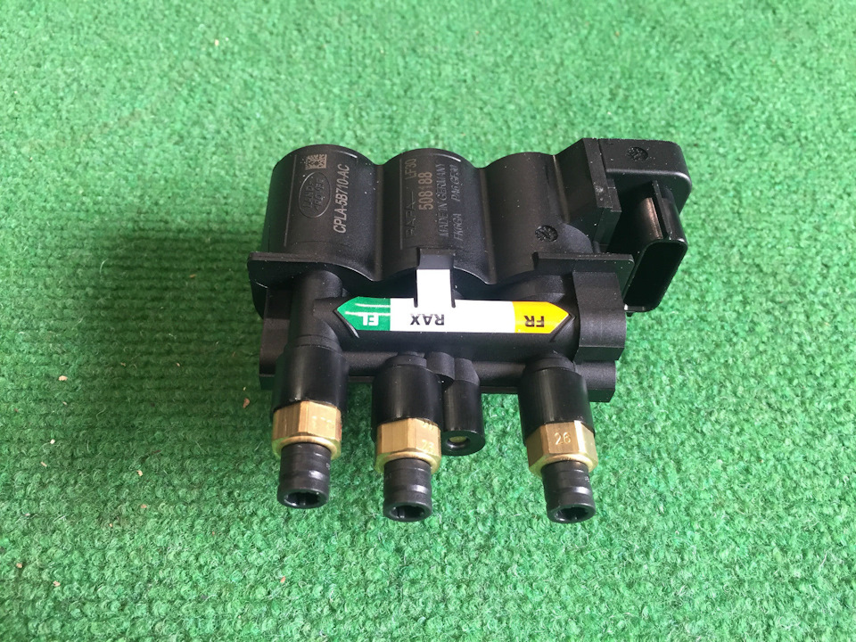 Блок клапанов подвески спереди | Land Rover Discovery V 2017 — LR037081 ...