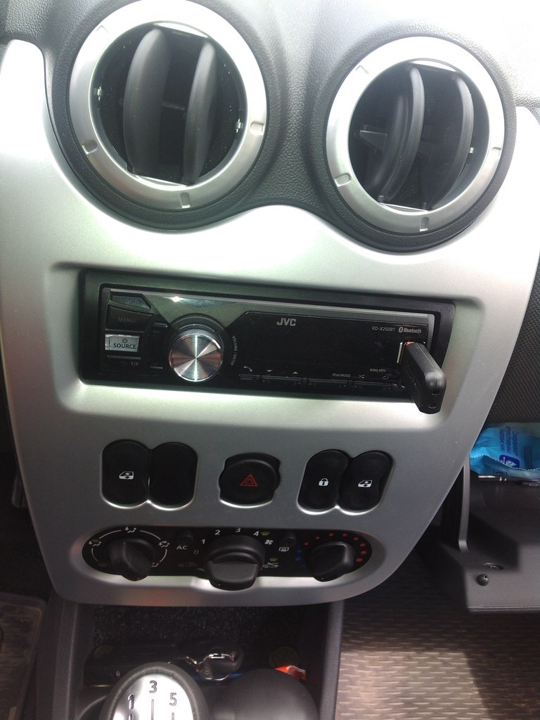 Магнитолка — Renault Sandero 1G, 1,6 л, 2013 года | автозвук | DRIVE2