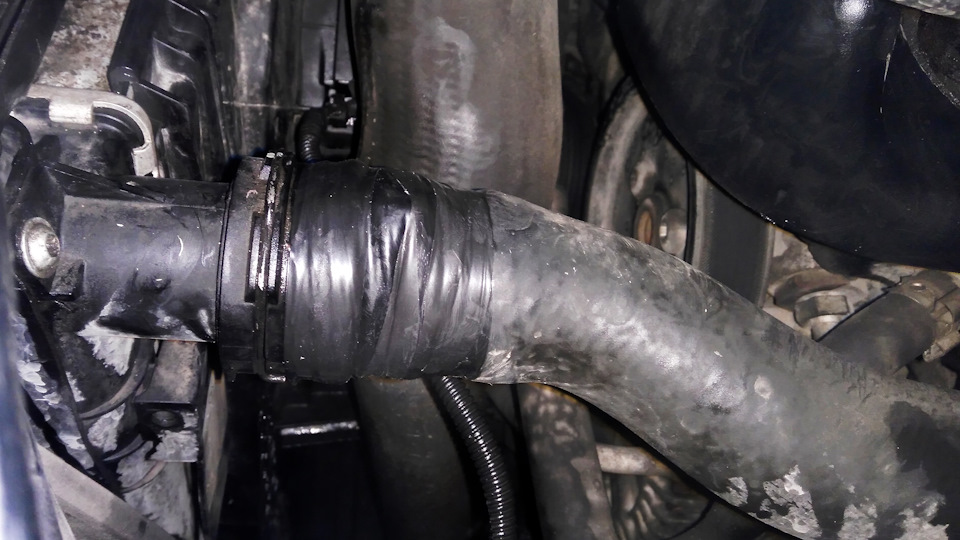 Нежданчик. Патрубок системы охлаждения BMW e83. — BMW X3 (E83), 3 л ...