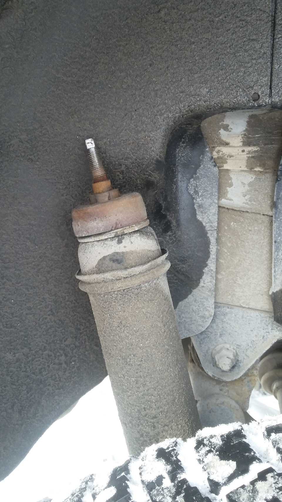 Замена верхних резинок, задих амортизаторов — Hyundai Santa Fe (1G), 2 ...