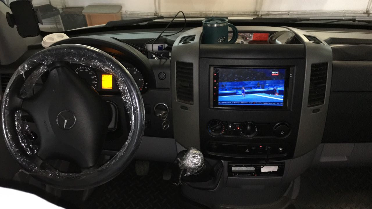 Потолочный монитор на MB Sprinter — Autostudio на DRIVE2