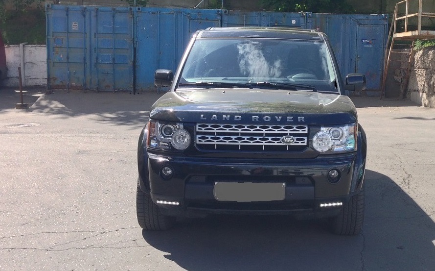 Установил ДХО в штатные гнезда — Land Rover Discovery IV, 3 л, 2013 ...