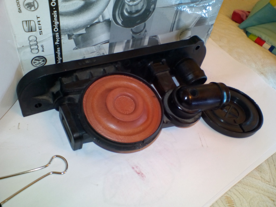 клапан рециркуляции картерных газов PCV 06F 129 101 R на Audi A3 (8P ...