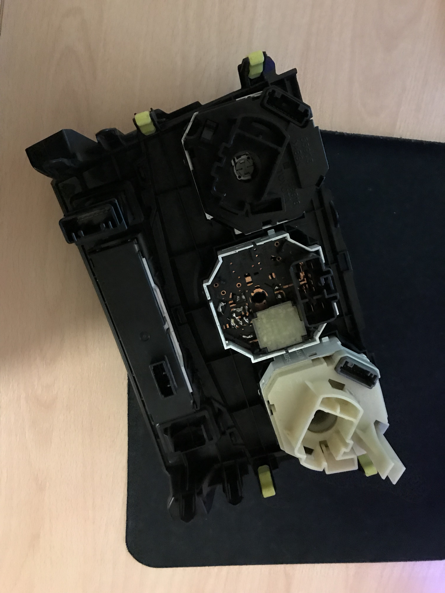 Замена лампочек блока управления печкой — Toyota Corolla (140/150), 1,6 ...