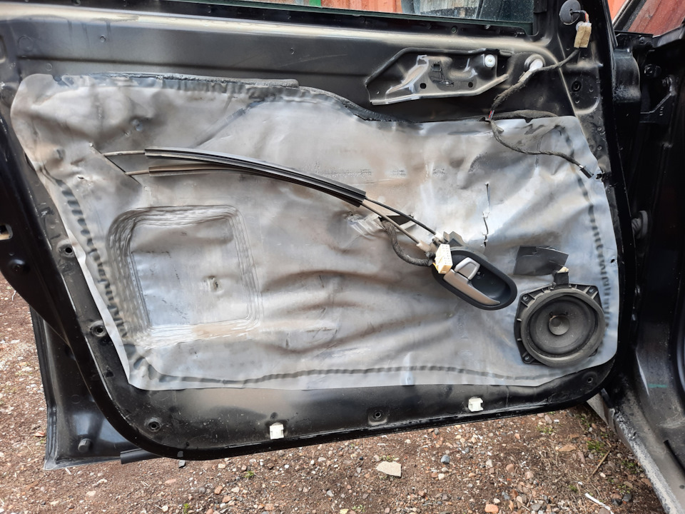 Виброизоляция передних дверей — Mitsubishi Colt VI, 1,3 л, 2004 года ...