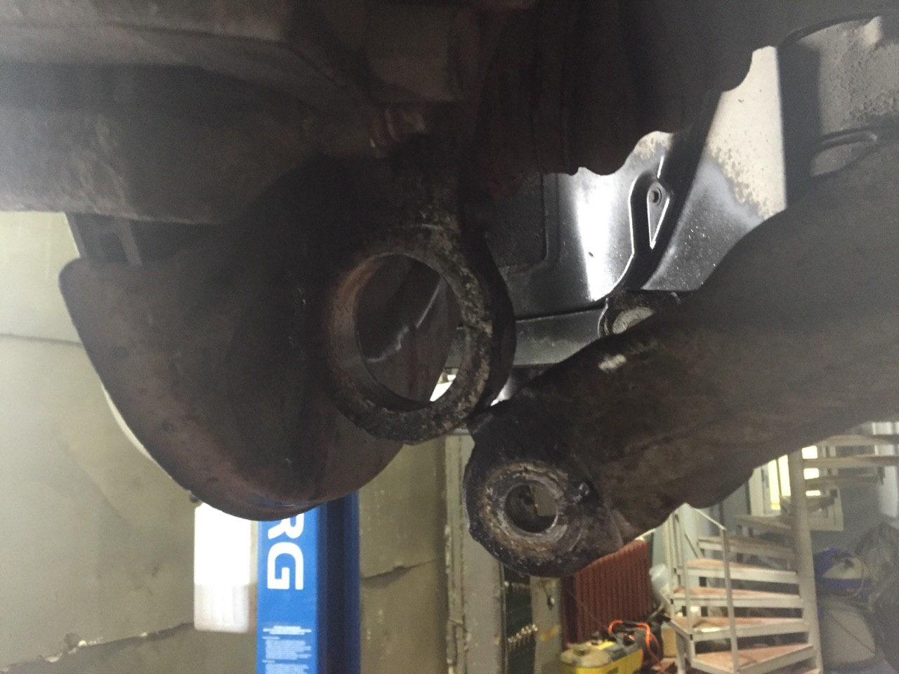 Плавающие сайлентблоки — BMW 5 series (E60), 2,5 л, 2005 года ...