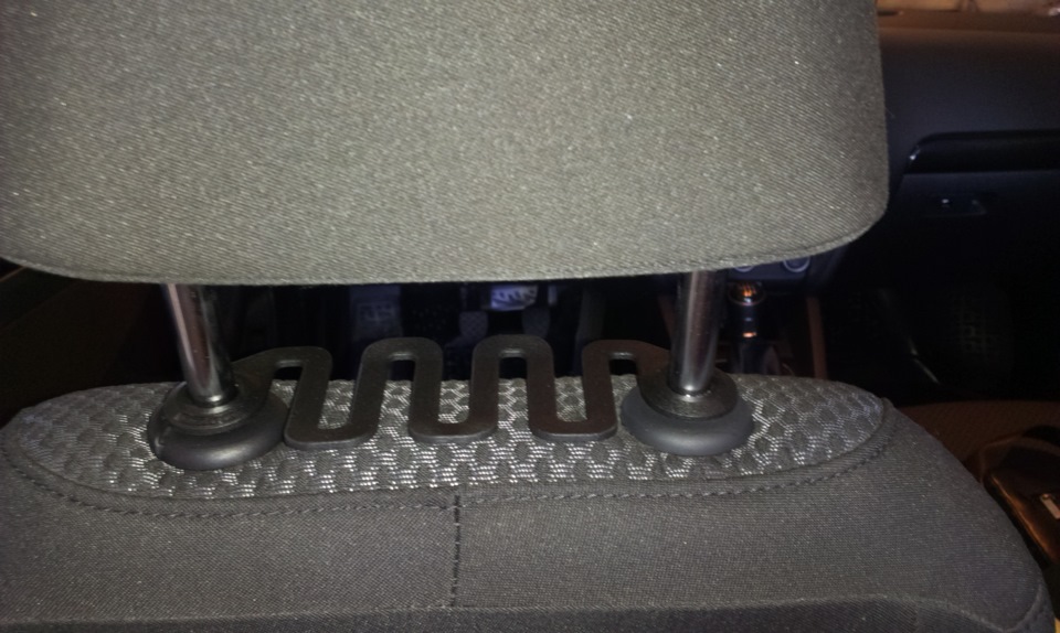 Крючки на подголовники Snakey — Volkswagen Jetta VI, 1,4 л, 2013 года ...