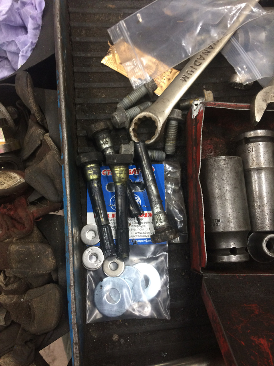 Заменил направляющие суппортов и задние пружины! — Geely Emgrand X7, 2 ...