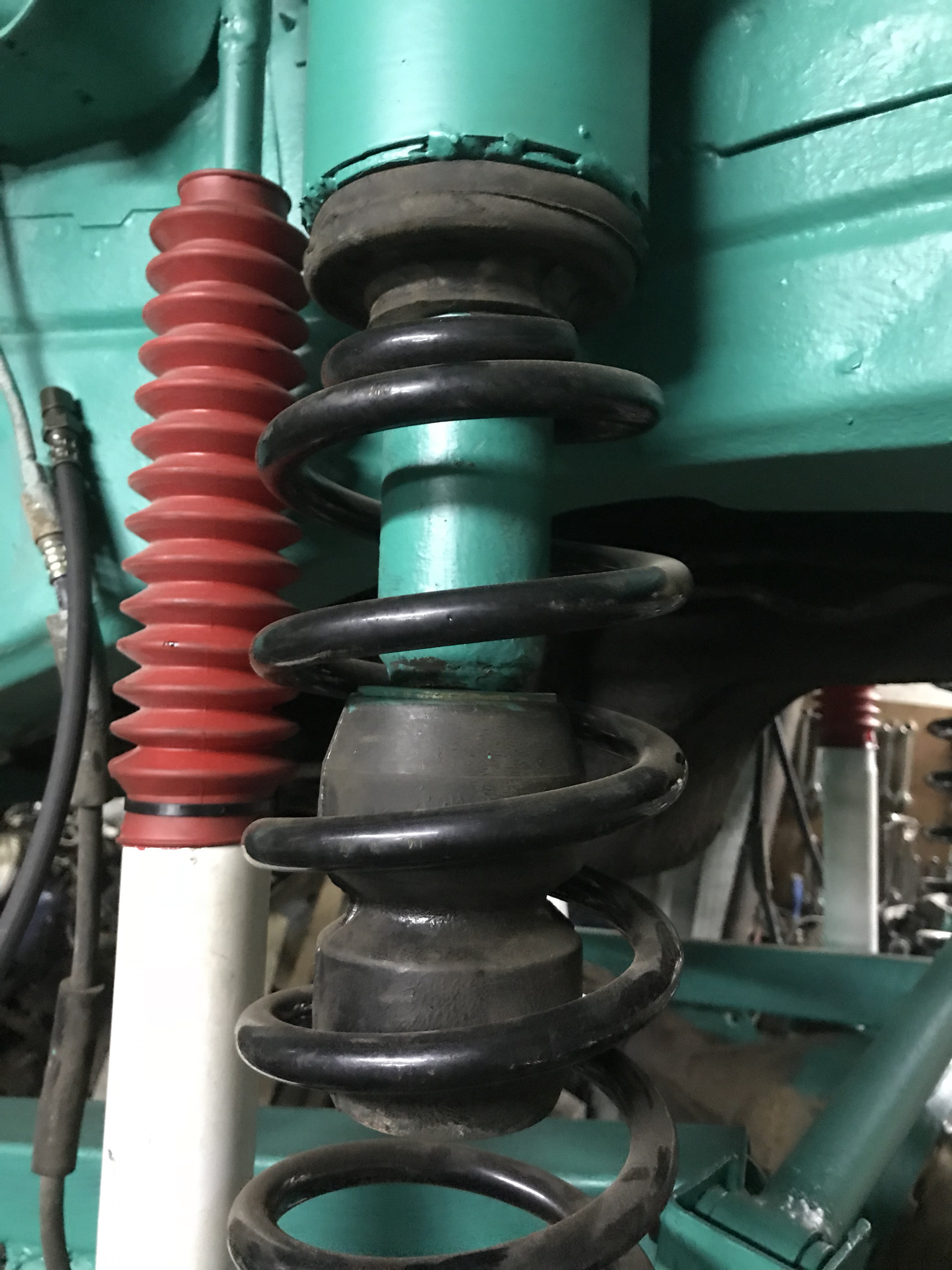 Пружины и амортизаторы передней подвески — Jeep Grand Cherokee (ZJ), 4 ...