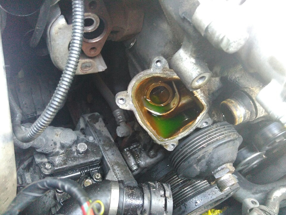 Замена термостатов. — BMW 3 series (E46), 3 л, 2002 года | своими ...