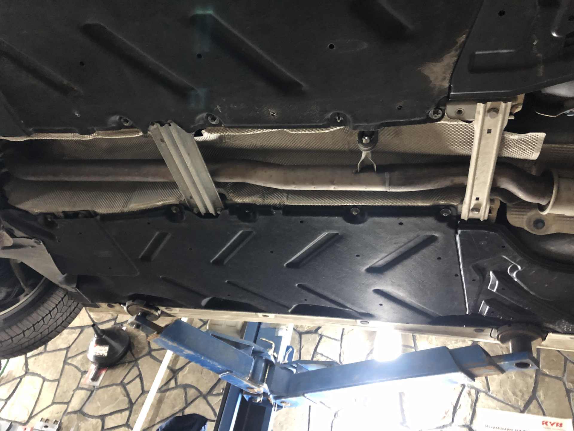 Замена обшивок днища — Mercedes-Benz CLA (C117), 2 л, 2016 года | визит ...