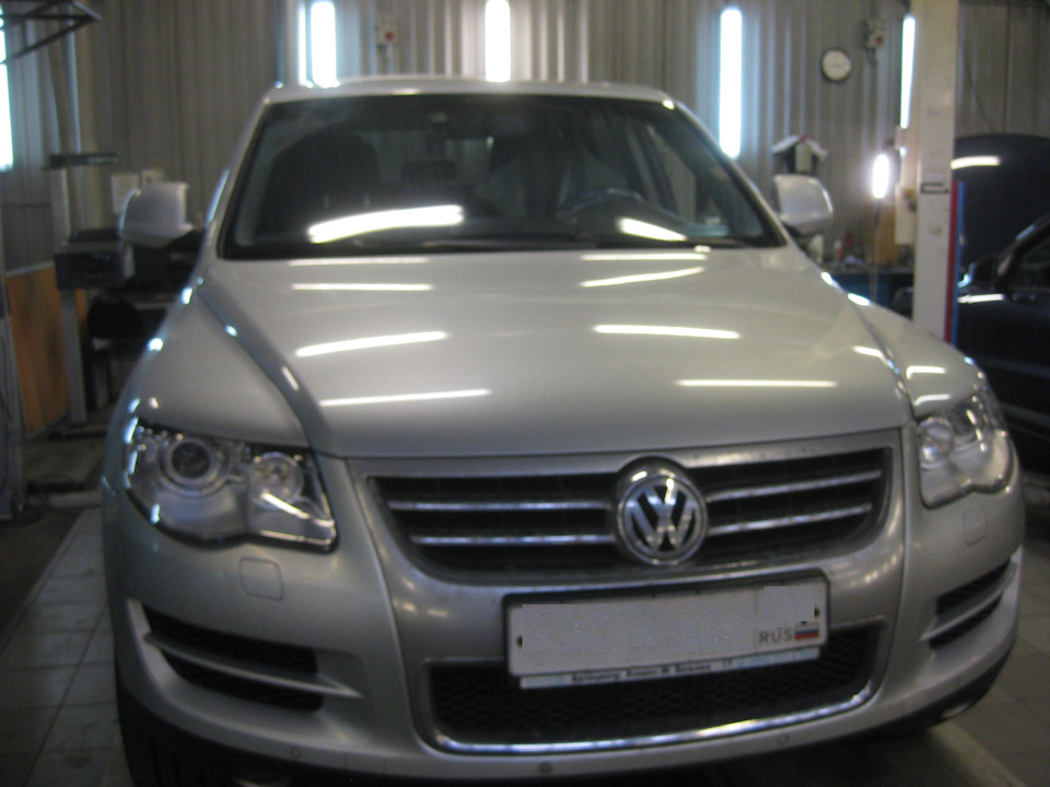 Замена лобового стекла — Volkswagen Touareg (1G), 2,5 л, 2008 года ...