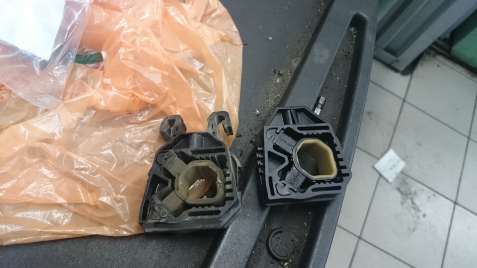 Замена "опор радиатора" … — Skoda Octavia A7 Mk3, 1,4 л, 2014 года ...