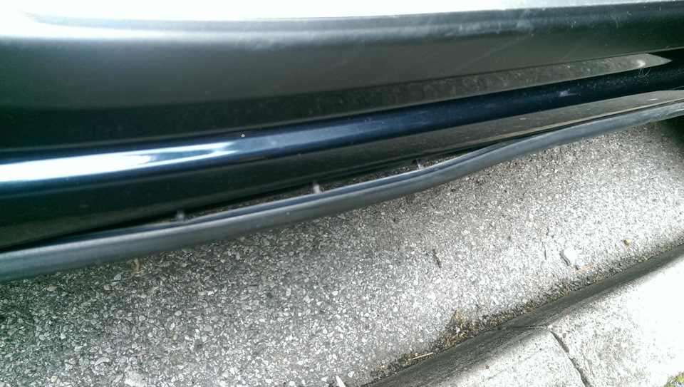 Замена креплений уплотнителя порога — Audi Q7 (1G), 3 л, 2007 года ...