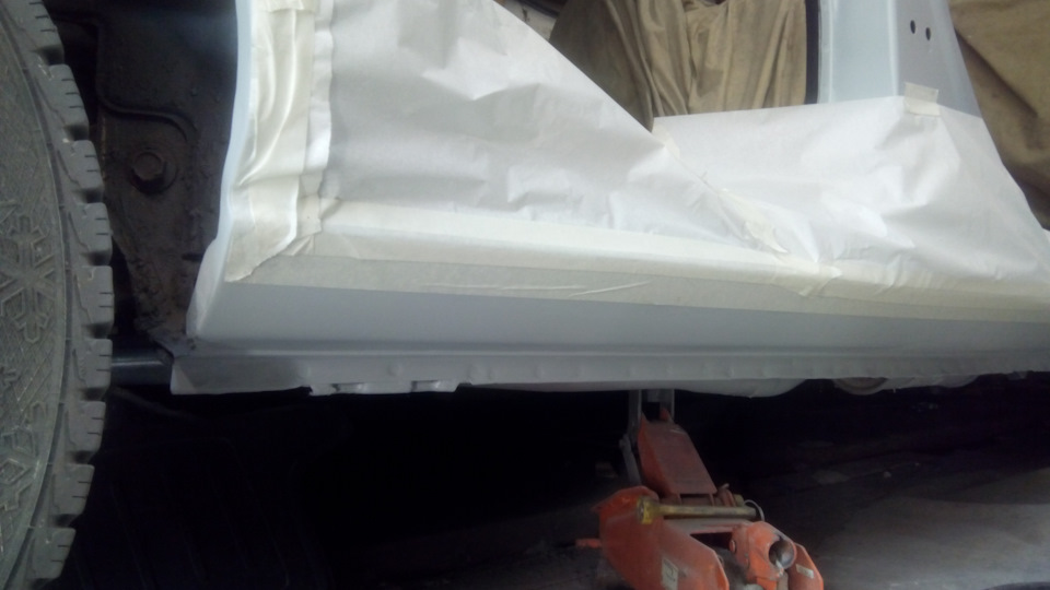 Нанесение антигравия на пороги. — Honda Jazz (1G), 1,4 л, 2008 года ...