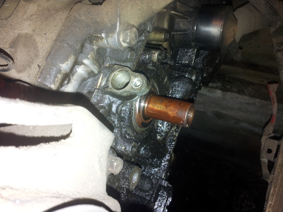 Часть 1. Разбираем. Замена ремня ГРМ, сальника коленвала, помпы ...