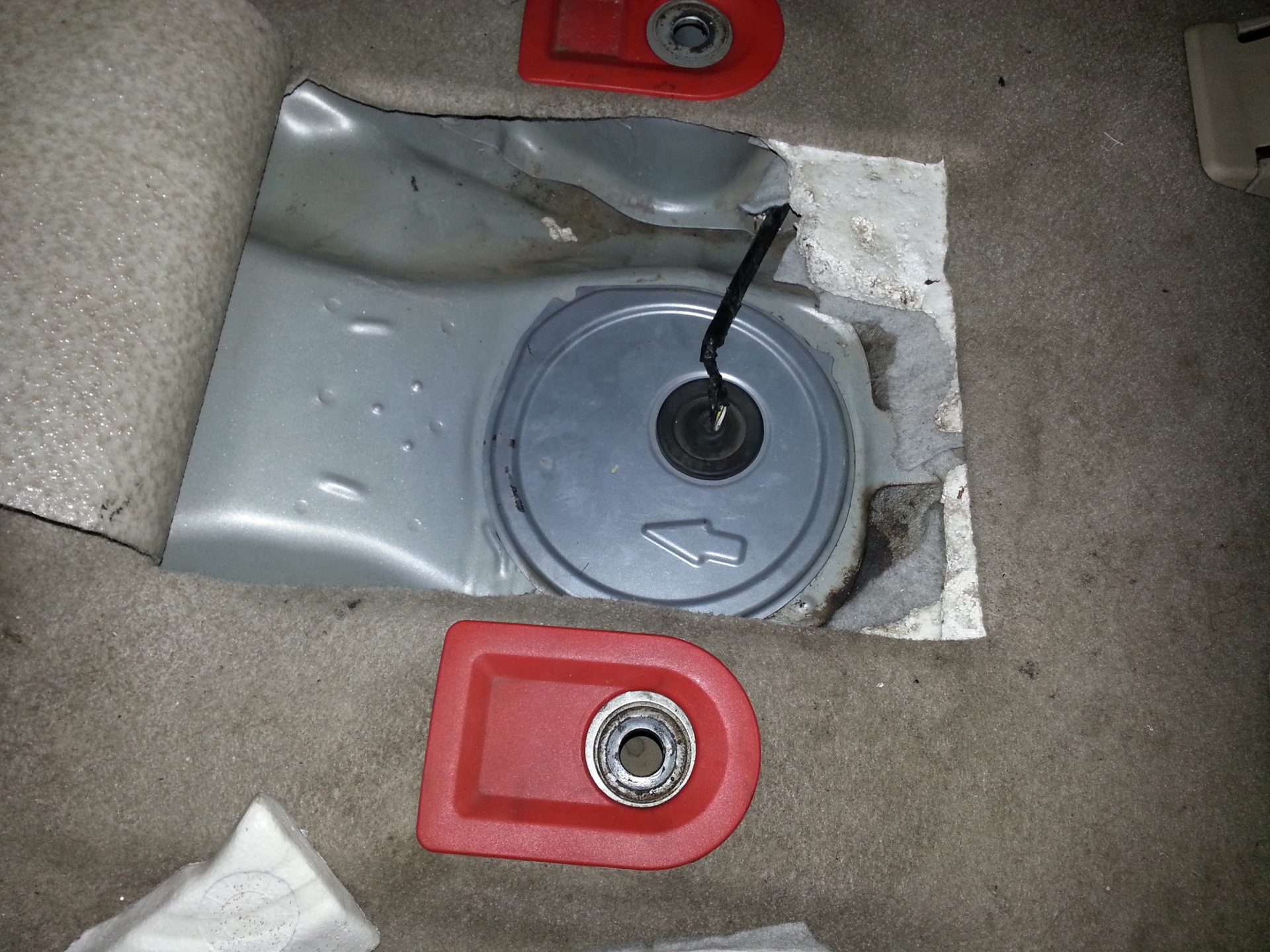 Бензонасос. Установка фиксатора. — Toyota Corolla Spacio (E121), 1,4 л ...