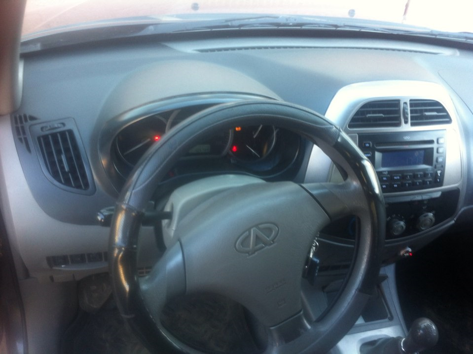 Немного черного на панели — ТагАЗ Vortex Tingo, 1,8 л, 2011 года ...