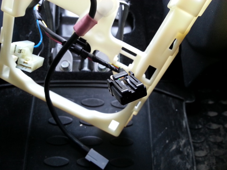 Установка USB в подлокотник — Mitsubishi Outlander XL, 2,4 л, 2011 года ...