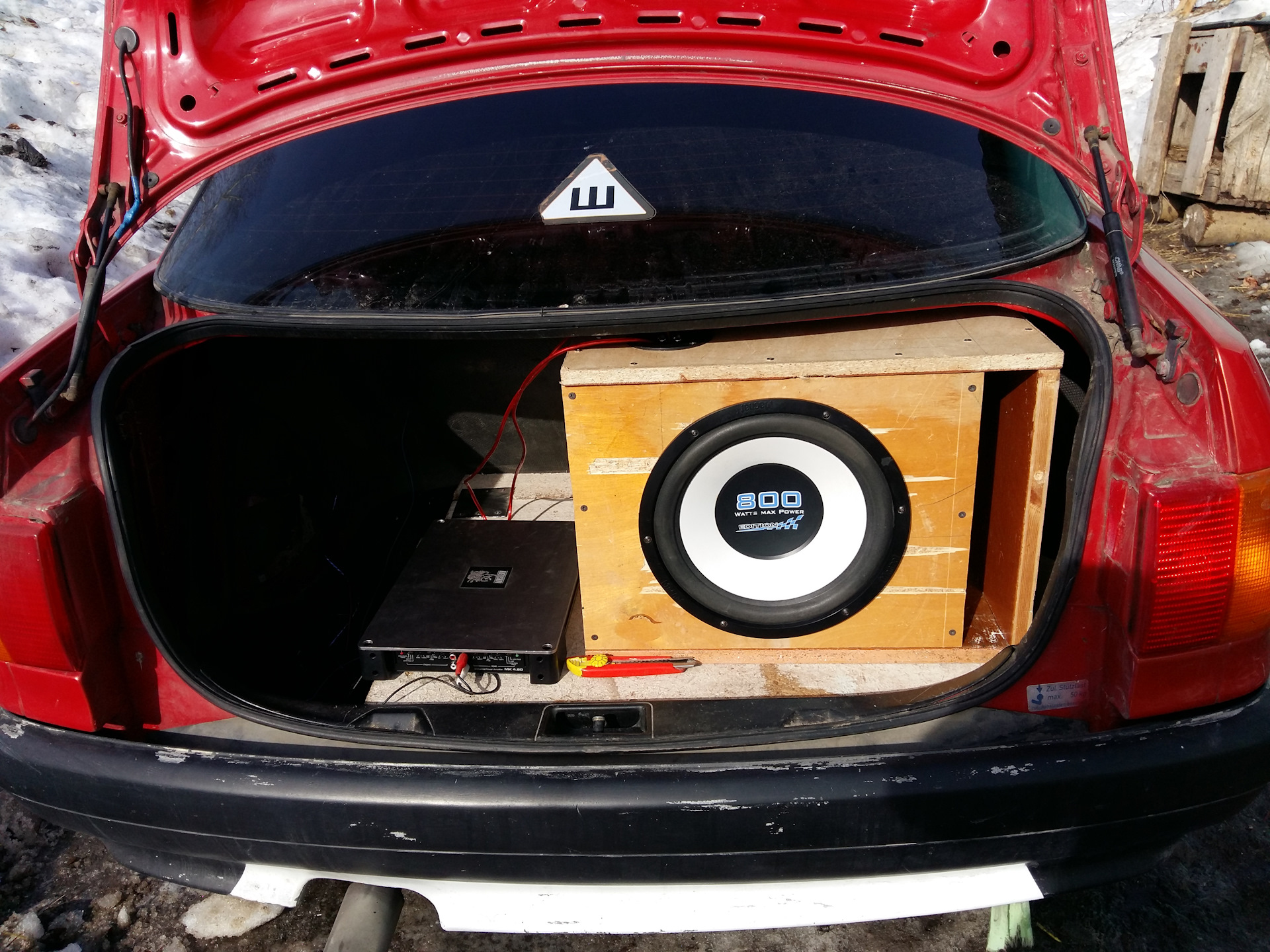 Короб для сабуфера на 800 ват — Audi 80 (B3), 1,8 л, 1990 года ...