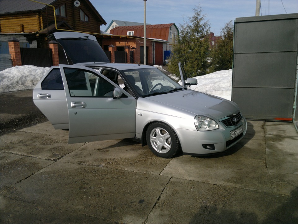просто — Lada Приора хэтчбек, 1,6 л, 2011 года | мойка | DRIVE2