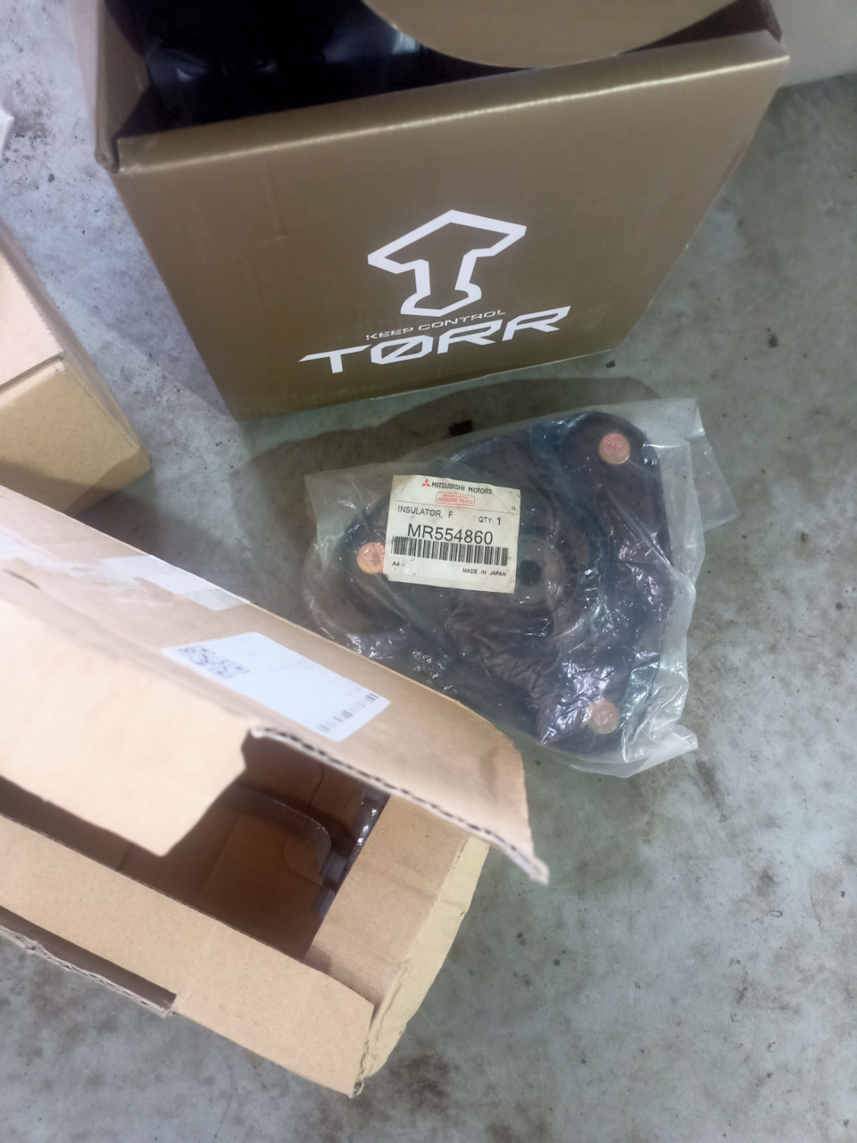 MR554860 Опора стойки передняя OEM Mitsubishi | Запчасти на DRIVE2