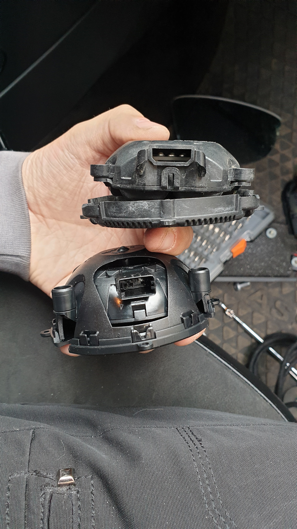 [Retrofit] Passenger mirror memory (down on reverse) — Volkswagen ...