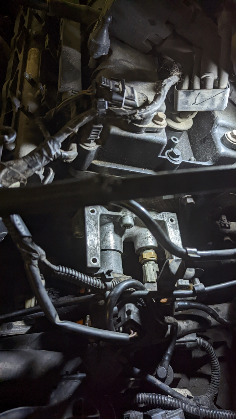 Замена фланца ОЖ — Ford Focus Wagon III, 1,6 л, 2011 года | визит на ...