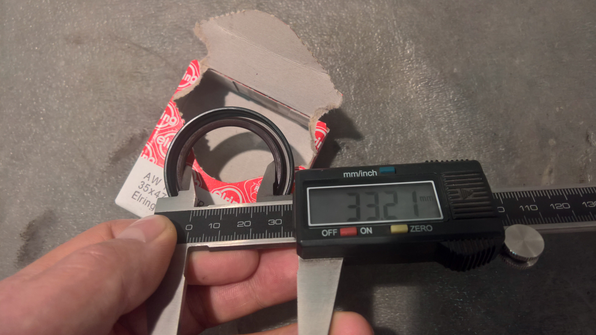 Elring 504.483 — правильный аналог переднего сальника коленвала ...