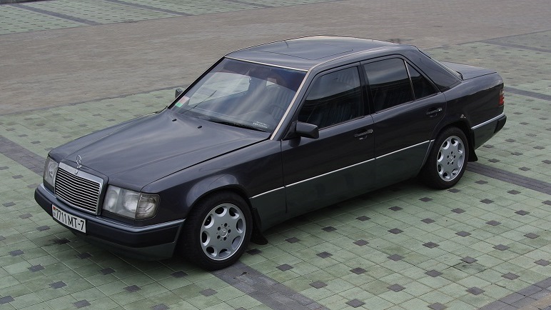 Было очень скользко. Жига. Столб. — Mercedes-Benz E-Class (W124), 2,5 л, 1992 года | ДТП | DRIVE2