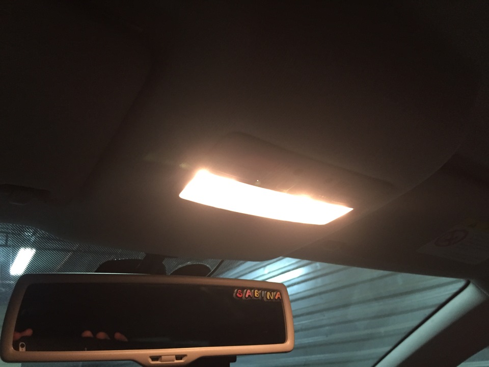 Освещение салона. — Volkswagen Polo Sedan, 1,6 л, 2014 года ...