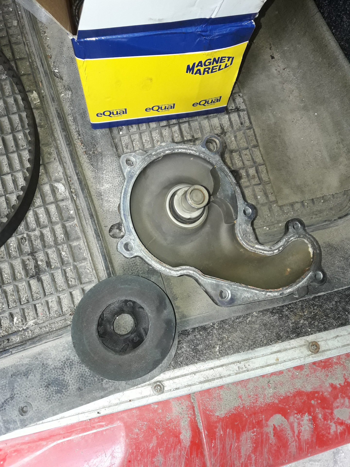 Поломка водяной помпы — Ford Transit Connect, 1,8 л, 2004 года ...