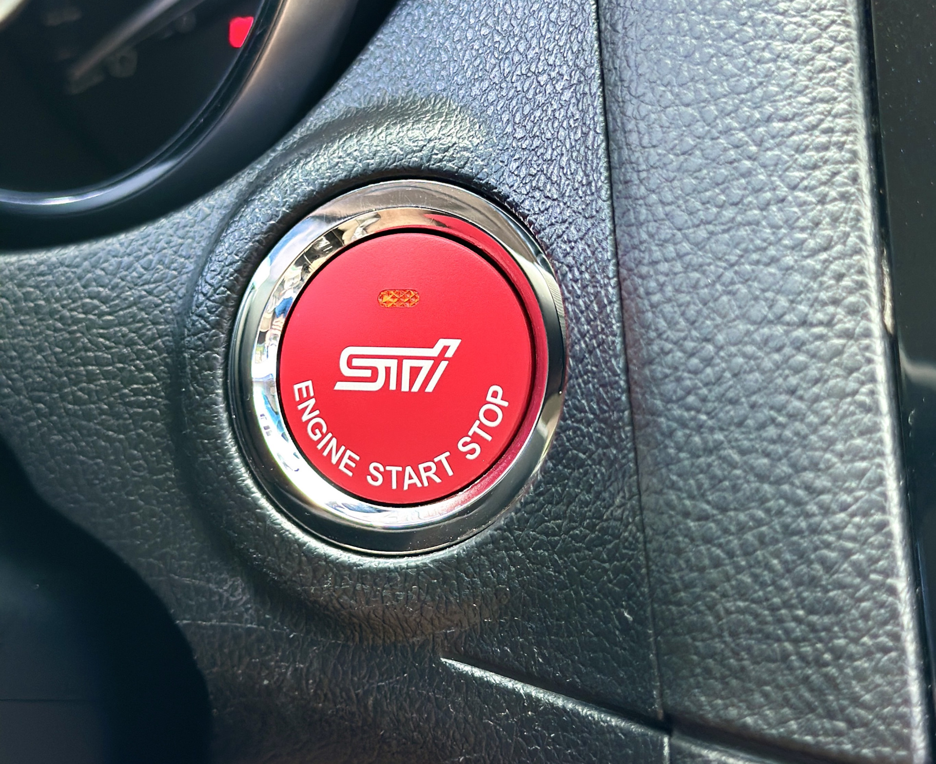 Красная кнопка Start/Stop STi №13 — Subaru Outback (BS), 2,5 л, 2016 ...