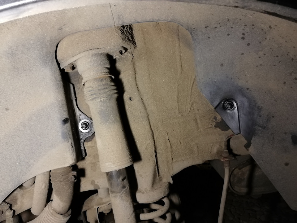 Фиксатор заднего сиденья+гайки клипсы задних подкрылок. — KIA Sportage ...