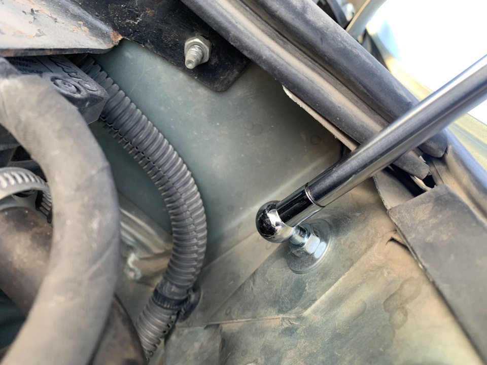 Газовые упоры капота — Toyota Land Cruiser Prado 120-series, 2,7 л ...