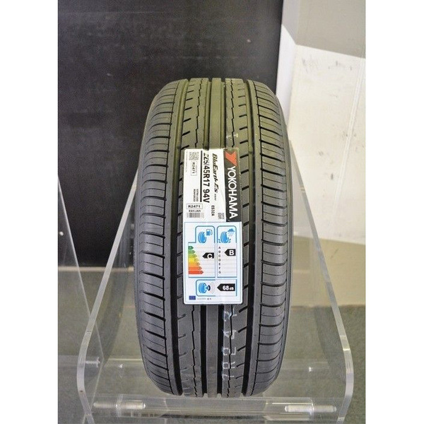 Yokohama Bluearth ES32 225/45 R17 94 — Volkswagen Jetta VI, 1,4 л, 2016 ...