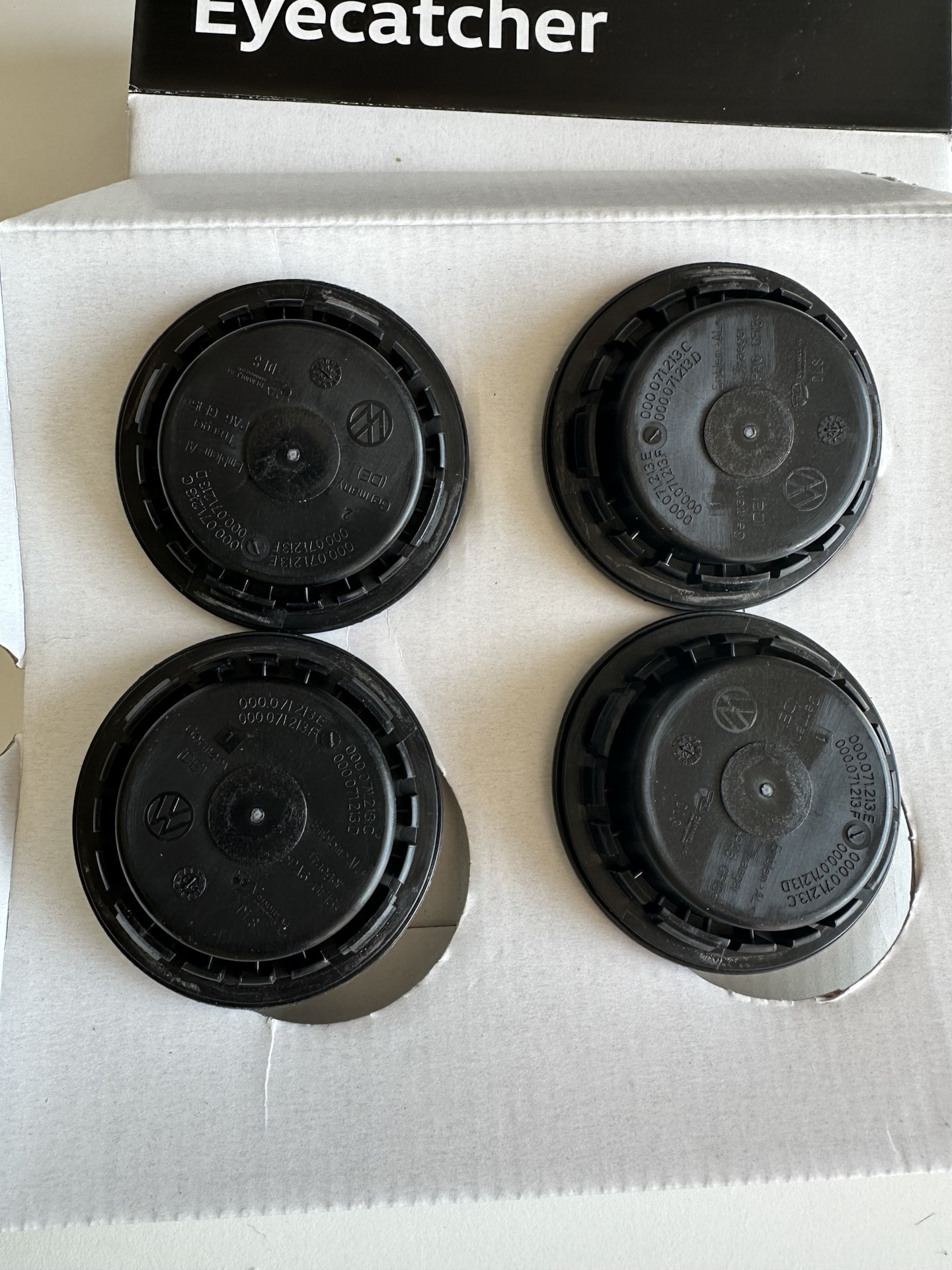 54. Оригинальные динамические колпачки ступицы — Volkswagen Passat ...