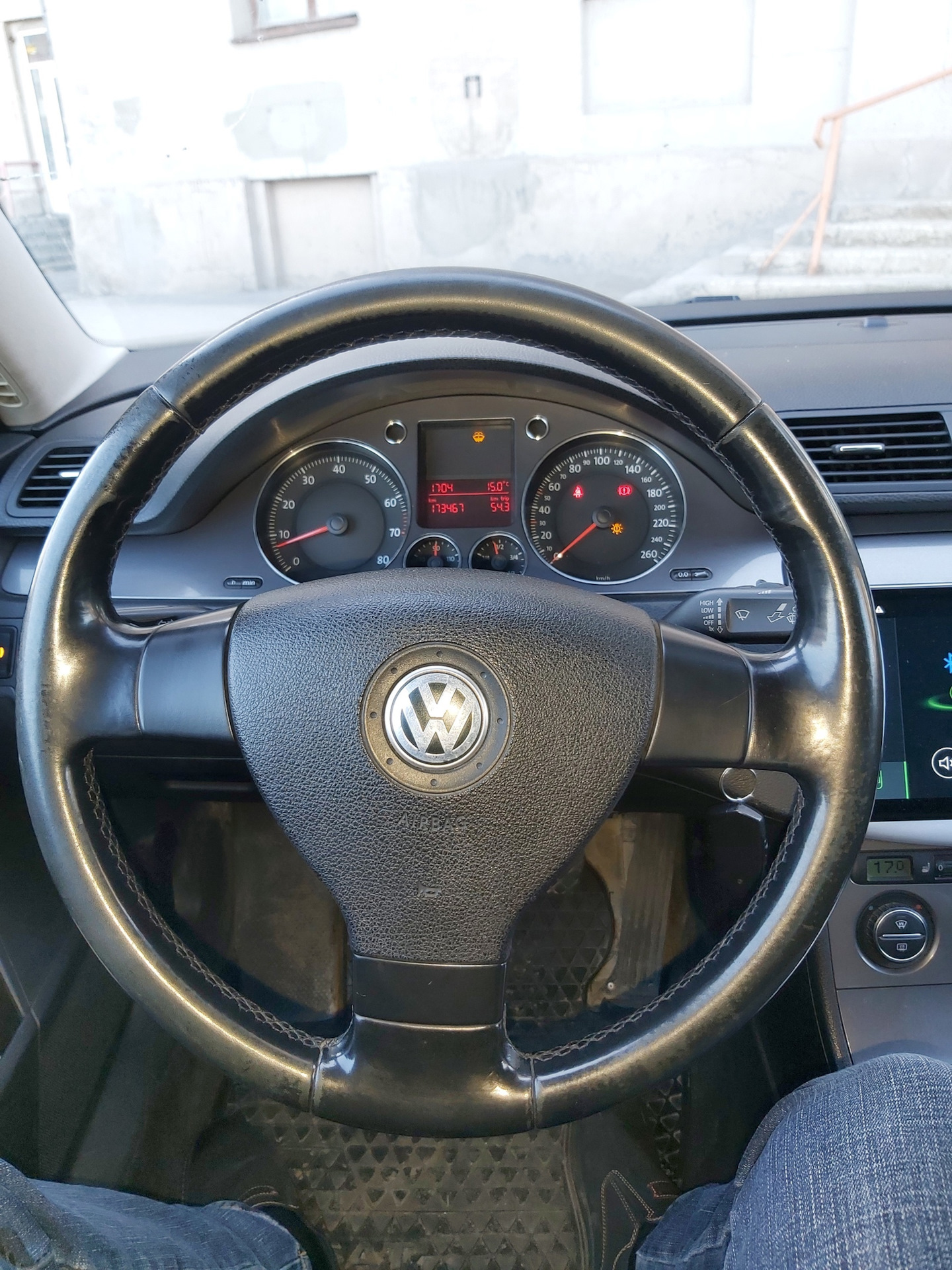 Установка руля от Тигуана — Volkswagen Passat B6, 1,6 л, 2008 года ...