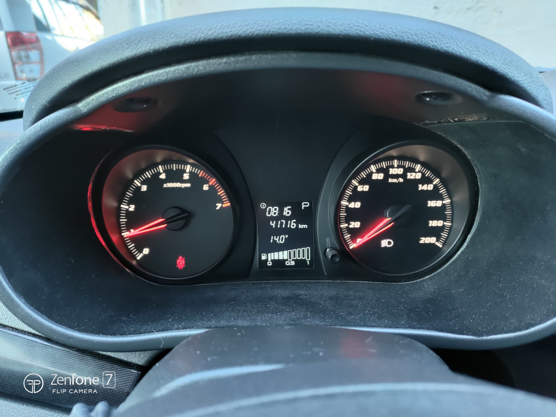 Ось зла зеркальная! — Lada Калина Хэтчбек (2G), 1,6 л, 2014 года ...
