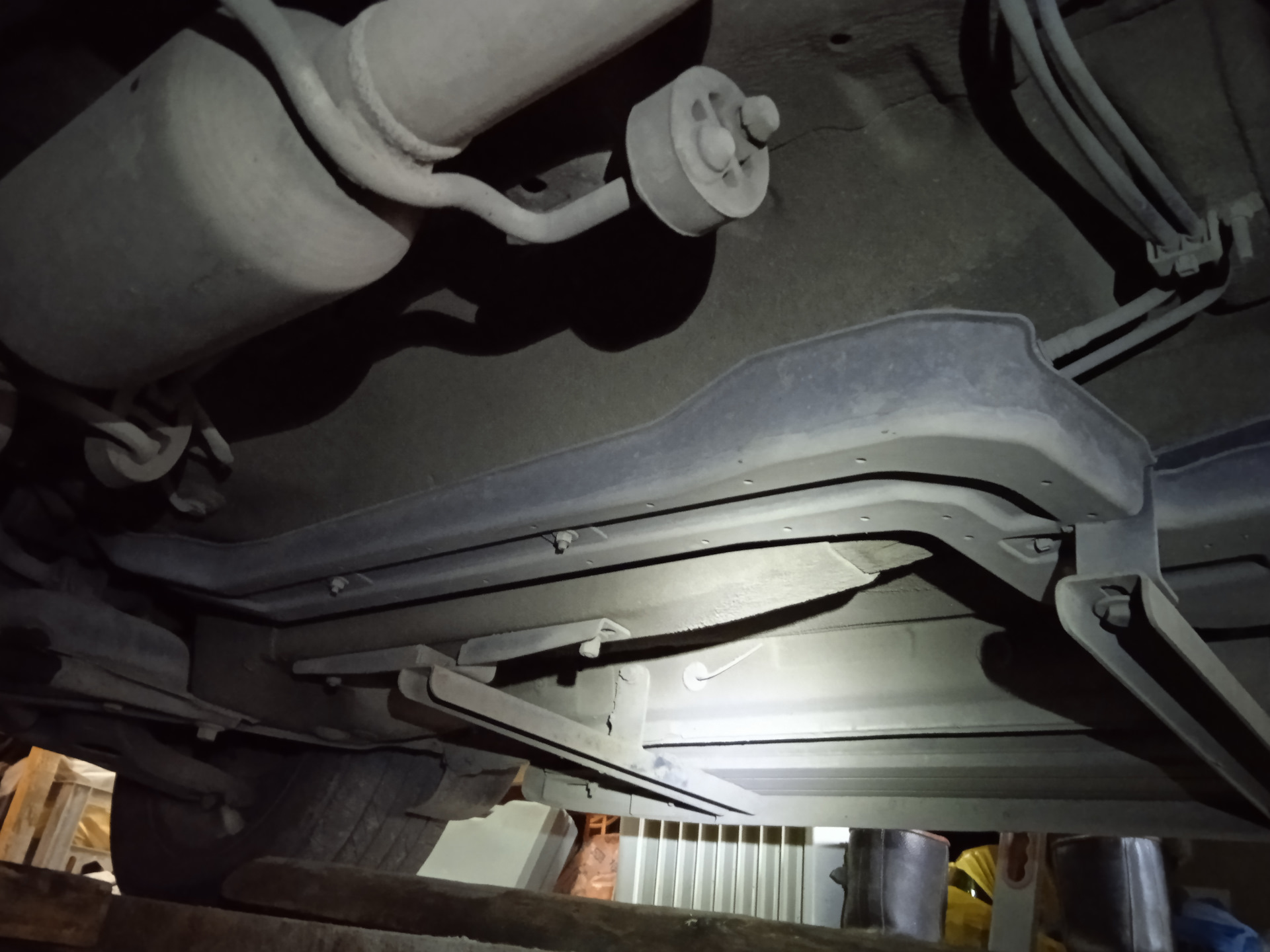 Замена бензонасоса и топливного фильтра — Lifan X60, 1,8 л, 2017 года ...