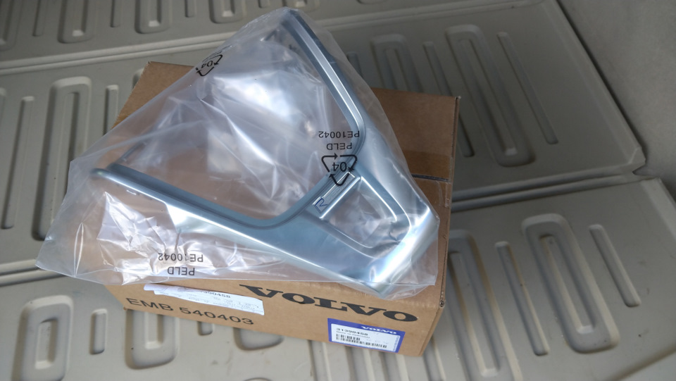 Накладка руля R Design — Volvo XC60 (1G), 2,4 л, 2017 года | другое ...