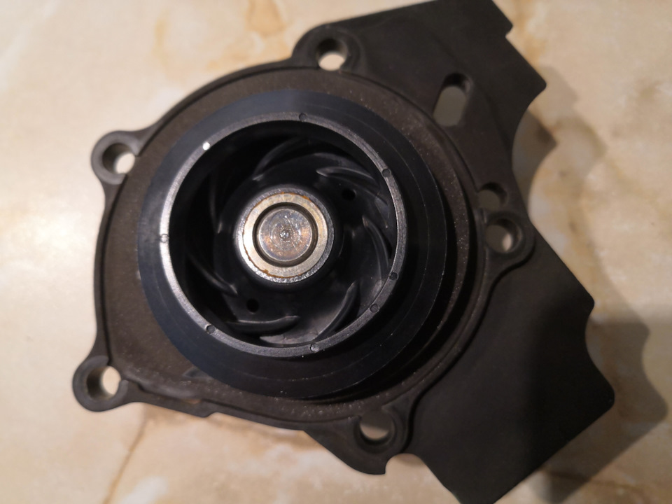 06H121008B Водяной насос (помпа) VAG | Запчасти на DRIVE2
