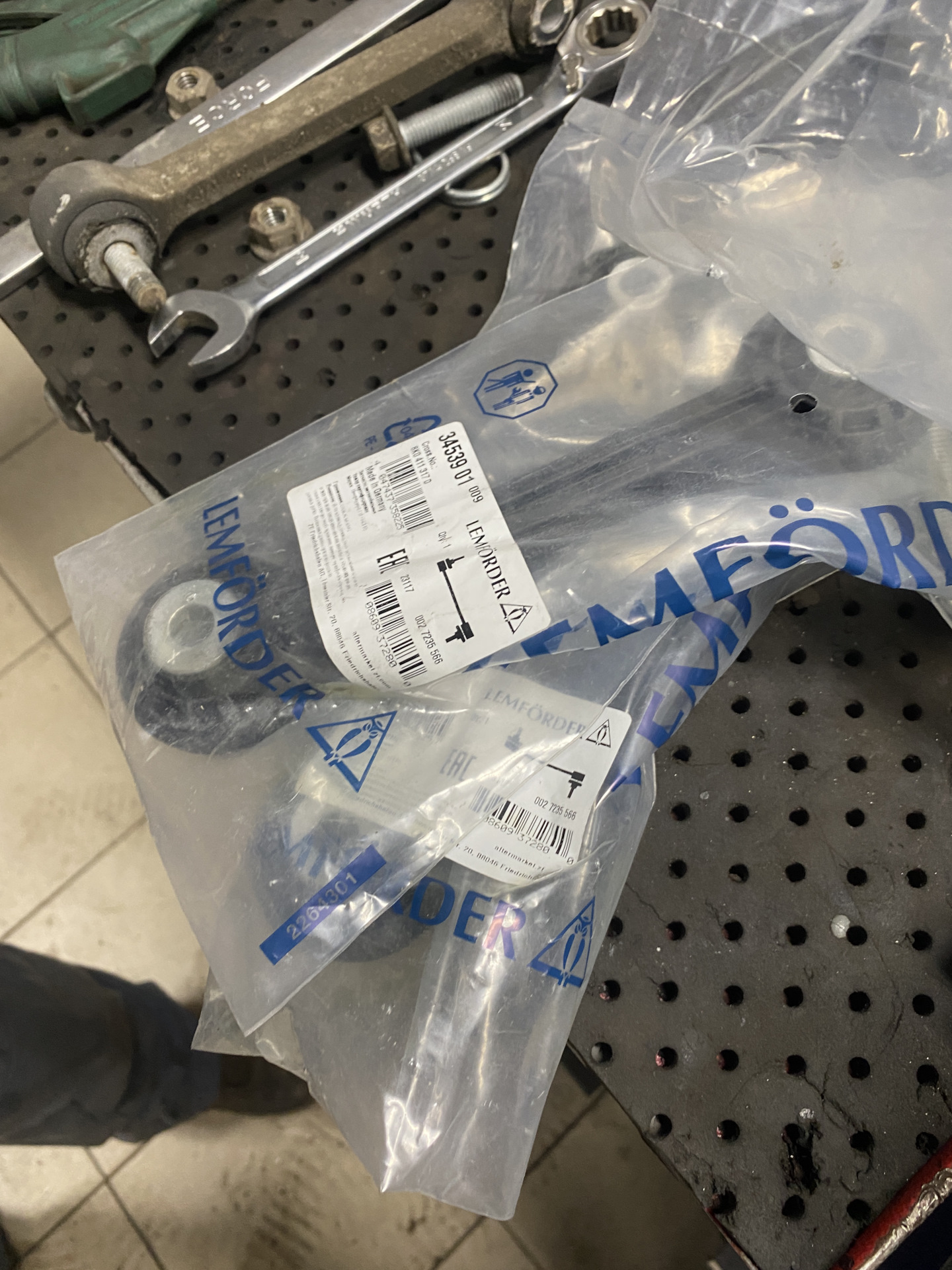 Мелкий ремонт — Audi A4 (B8), 1,8 л, 2008 года | визит на сервис | DRIVE2