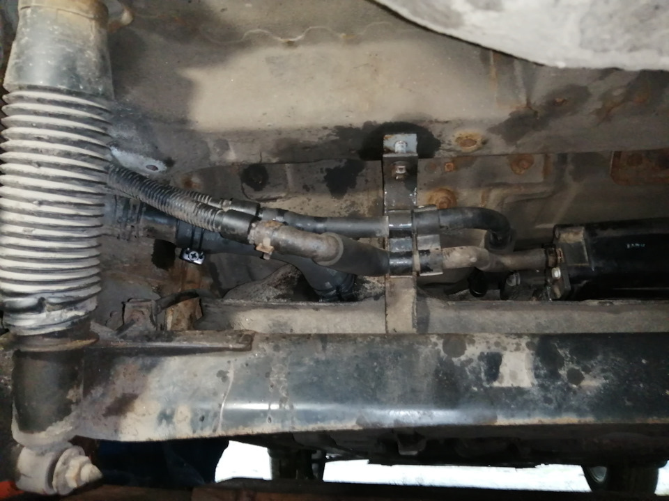 Замена бензобака и патрубков бензобака. — Hyundai Solaris (1G), 1,4 л ...