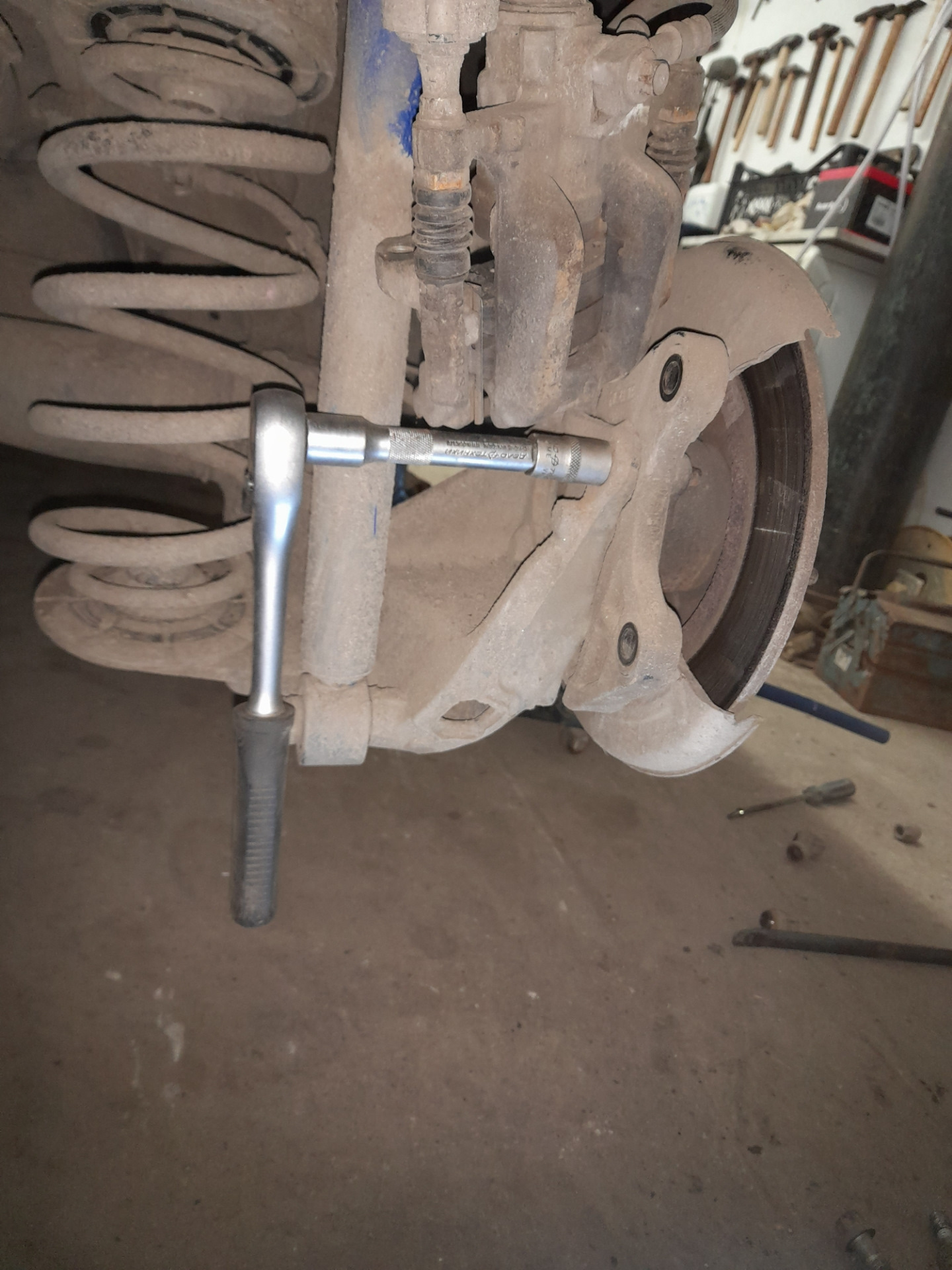 Замена правой задней ступицы — Chevrolet Cruze (1G), 1,6 л, 2012 года ...