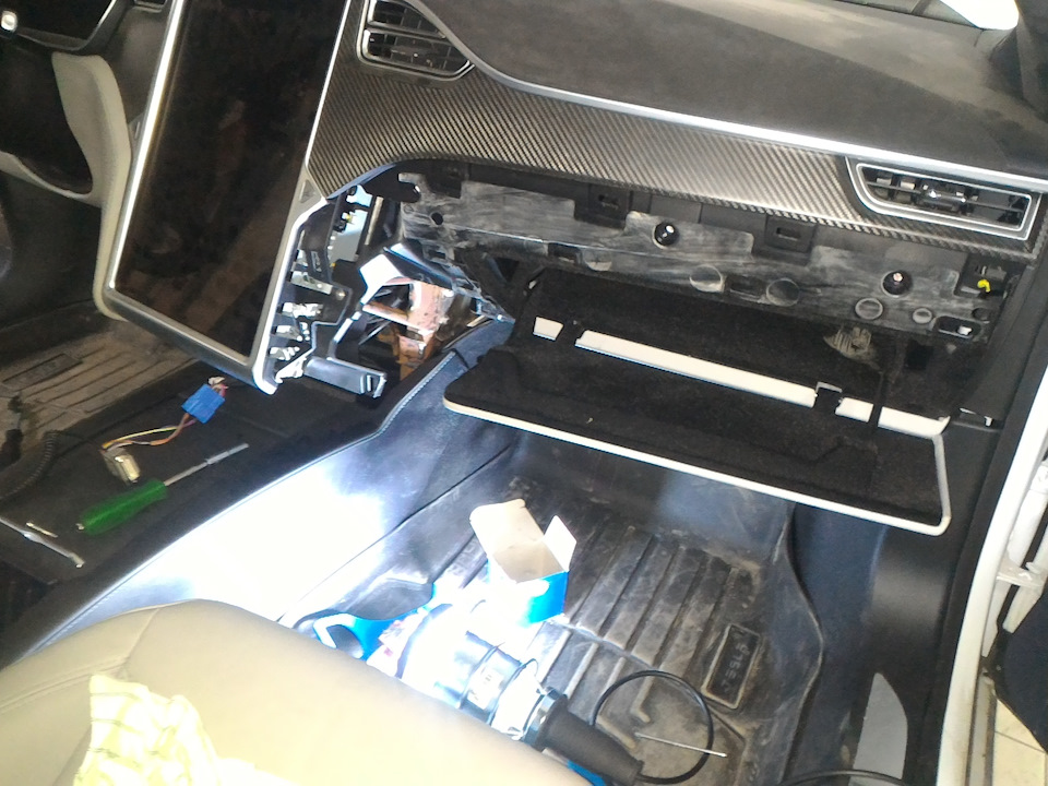 TESLA MODEL S 2015 Рестайлинг. Замена sim карты — DRIVE2