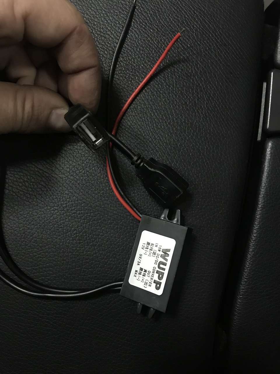 USB зарядка в подлокотник — Mercedes-Benz C-Class (W203), 1,8 л, 2004 ...