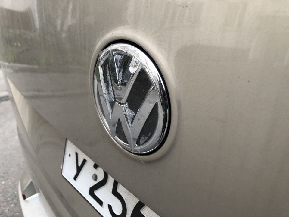 Задняя камера в значке — Volkswagen Transporter T5, 2,5 л, 2005 года ...