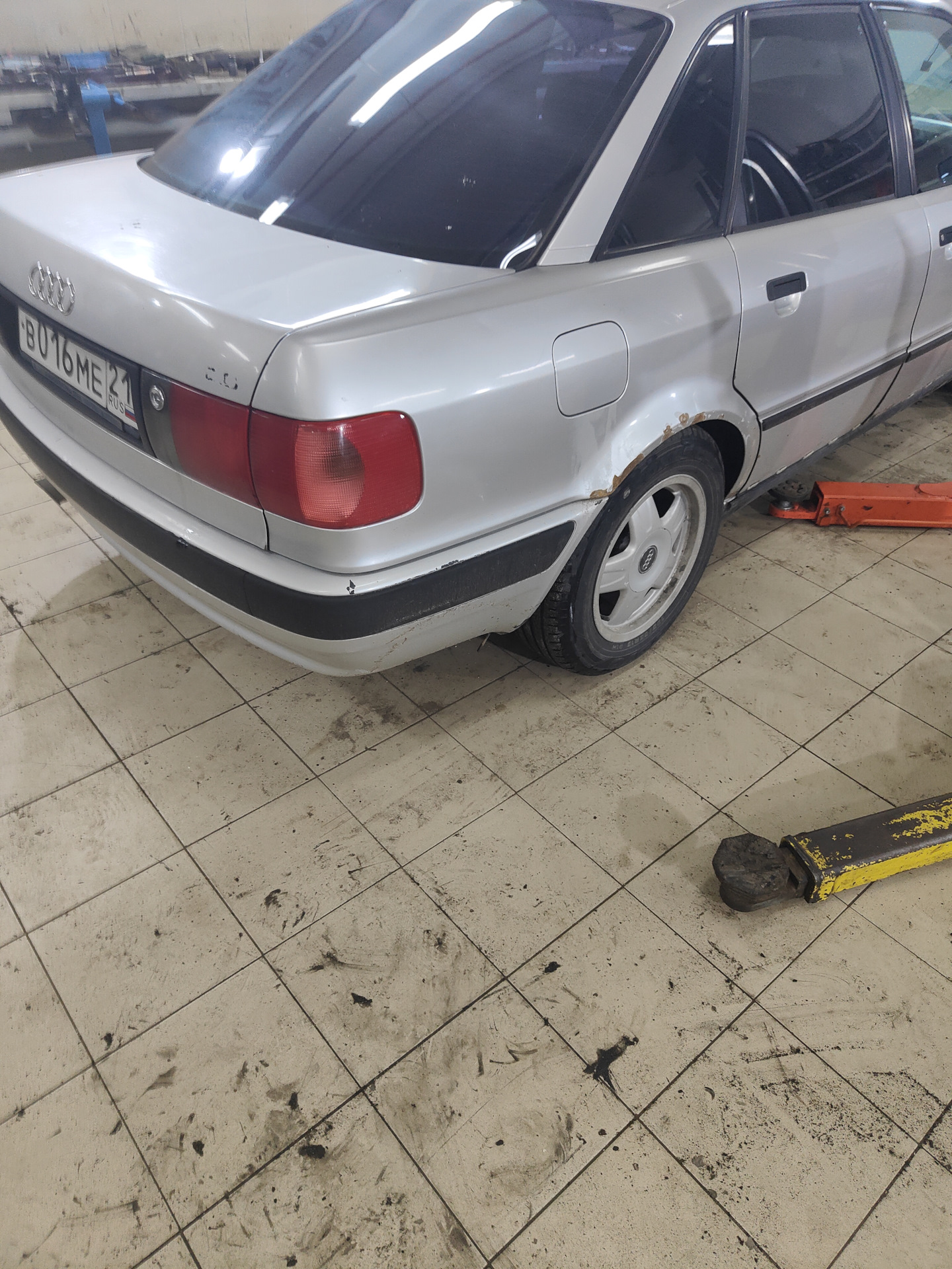 Ищу поворотный кулак Audi 80 B4 правый под 75 подшипник — Audi 80 B4
