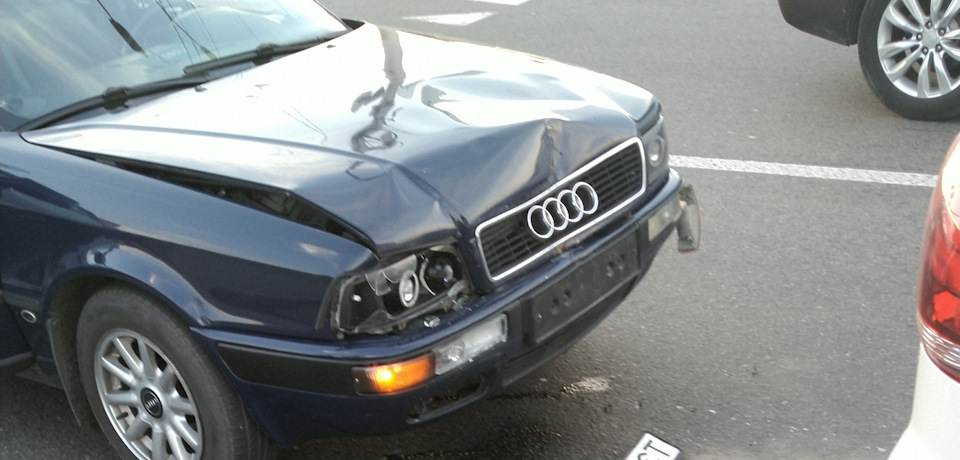 Вот те на… — Audi 80 B4 2 л 1993 года ДТП Drive2